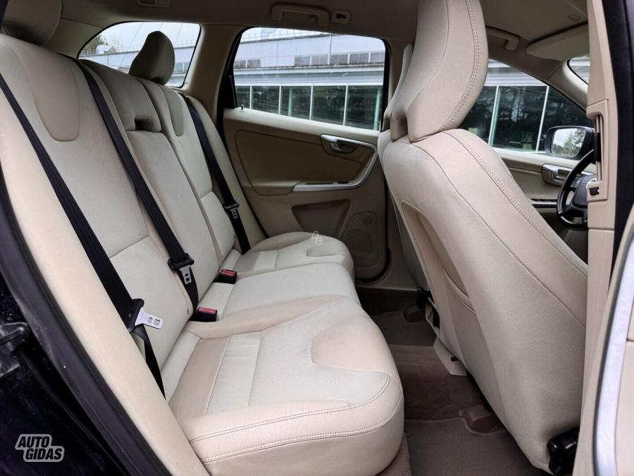 Melns Volvo XC60 2010 Viļņa, ar dzinēja tilpumu 2.40 L un nobraukumu 302 tūkst. km par 5700 €, foto 13 vietnē AUTOMOTO.COM.LV