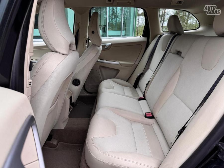Melns Volvo XC60 2010 Viļņa, ar dzinēja tilpumu 2.40 L un nobraukumu 302 tūkst. km par 5700 €, foto 15 vietnē AUTOMOTO.COM.LV