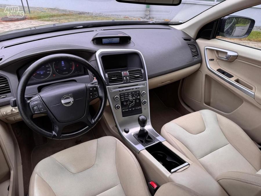 Melns Volvo XC60 2010 Viļņa, ar dzinēja tilpumu 2.40 L un nobraukumu 302 tūkst. km par 5700 €, foto 17 vietnē AUTOMOTO.COM.LV