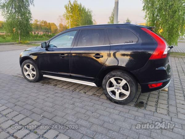 Melns Volvo XC60 2010 Tallina, ar dzinēja tilpumu 2.40 L un nobraukumu 345 tūkst. km par 7800 €, foto 5 vietnē AUTOMOTO.COM.LV