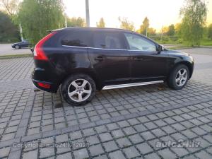 Melns Volvo XC60 2010 Tallina, ar dzinēja tilpumu 2.40 L un nobraukumu 345 tūkst. km par 7800 €, foto 10 vietnē AUTOMOTO.COM.LV