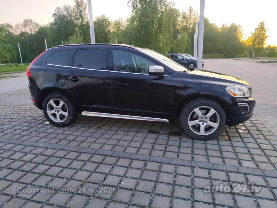 Melns Volvo XC60 2010 Tallina, ar dzinēja tilpumu 2.40 L un nobraukumu 345 tūkst. km par 7800 €, foto 11 vietnē AUTOMOTO.COM.LV