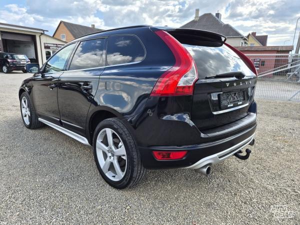 Black Volvo XC60 2010 in Vilnius, with an engine capacity of 2.40 L and mileage of 268 thousand km for 8950 €, photo 7 on AUTOMOTO.COM.LV