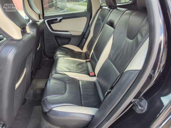 Black Volvo XC60 2010 in Vilnius, with an engine capacity of 2.40 L and mileage of 268 thousand km for 8950 €, photo 10 on AUTOMOTO.COM.LV