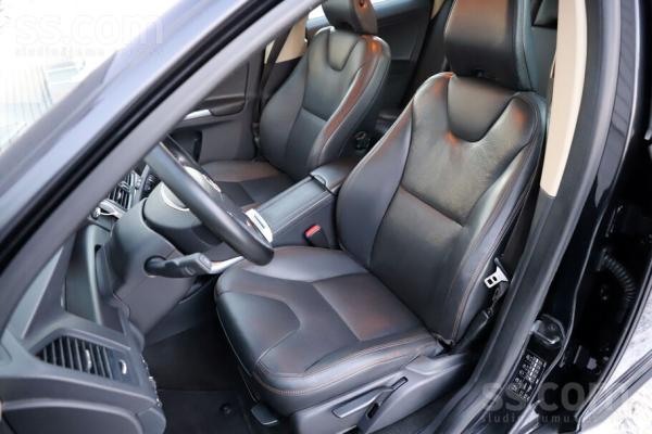 Melns Volvo XC60 2010 Tukums, ar dzinēja tilpumu 2.40 L un nobraukumu 335 tūkst. km par 7750 €, foto 8 vietnē AUTOMOTO.COM.LV
