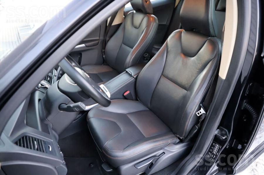 Melns Volvo XC60 2010 Tukums, ar dzinēja tilpumu 2.40 L un nobraukumu 335 tūkst. km par 7750 €, foto 9 vietnē AUTOMOTO.COM.LV