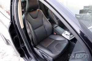 Melns Volvo XC60 2010 Tukums, ar dzinēja tilpumu 2.40 L un nobraukumu 335 tūkst. km par 7750 €, foto 10 vietnē AUTOMOTO.COM.LV