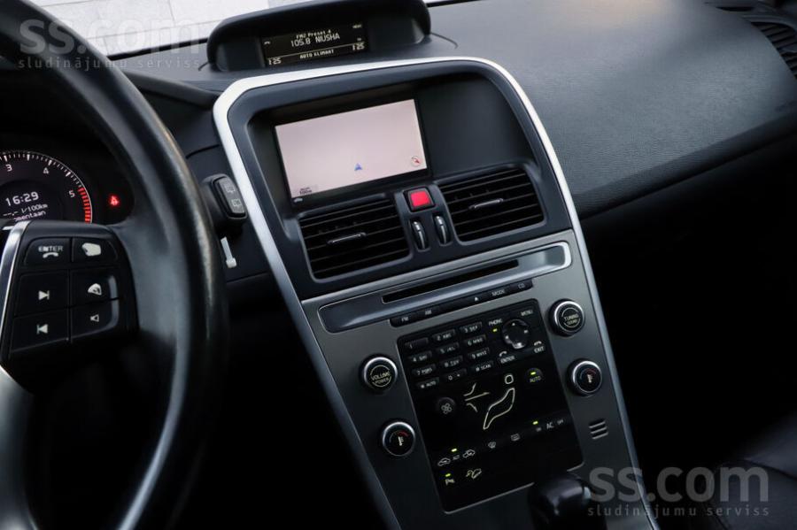 Melns Volvo XC60 2010 Tukums, ar dzinēja tilpumu 2.40 L un nobraukumu 335 tūkst. km par 7750 €, foto 11 vietnē AUTOMOTO.COM.LV