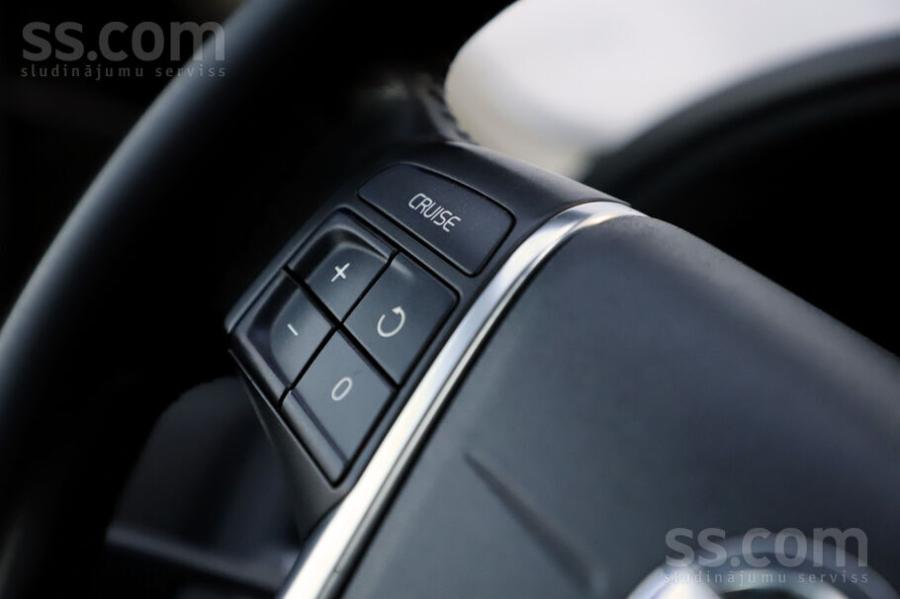 Melns Volvo XC60 2010 Tukums, ar dzinēja tilpumu 2.40 L un nobraukumu 335 tūkst. km par 7750 €, foto 12 vietnē AUTOMOTO.COM.LV