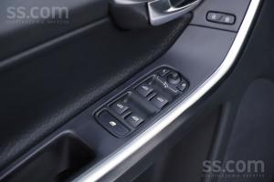 Melns Volvo XC60 2010 Tukums, ar dzinēja tilpumu 2.40 L un nobraukumu 335 tūkst. km par 7750 €, foto 13 vietnē AUTOMOTO.COM.LV