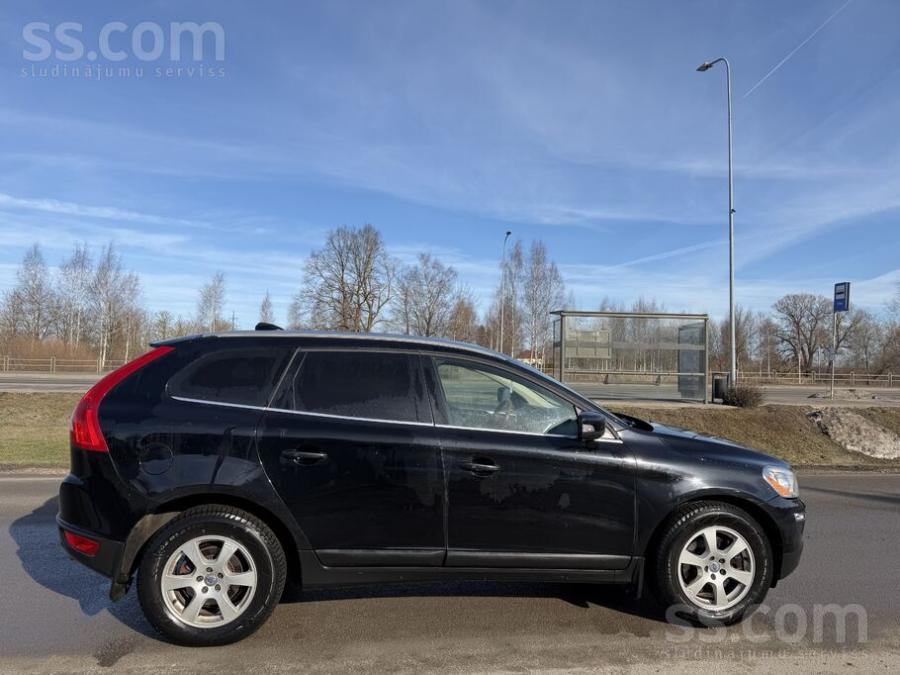 Melns Volvo XC60 2010 Jelgava, ar dzinēja tilpumu 2.40 L un nobraukumu 258 tūkst. km par 7500 €, foto 4 vietnē AUTOMOTO.COM.LV