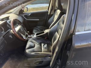 Melns Volvo XC60 2010 Jelgava, ar dzinēja tilpumu 2.40 L un nobraukumu 258 tūkst. km par 7500 €, foto 9 vietnē AUTOMOTO.COM.LV