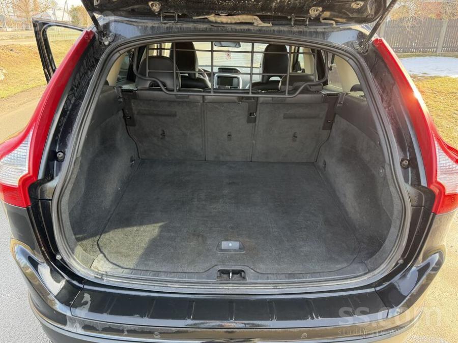 Melns Volvo XC60 2010 Jelgava, ar dzinēja tilpumu 2.40 L un nobraukumu 258 tūkst. km par 7500 €, foto 13 vietnē AUTOMOTO.COM.LV