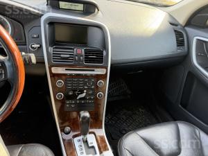 Melns Volvo XC60 2010 Jelgava, ar dzinēja tilpumu 2.40 L un nobraukumu 258 tūkst. km par 7500 €, foto 15 vietnē AUTOMOTO.COM.LV