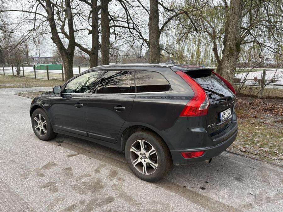 Melns Volvo XC60 2010 Tukums, ar dzinēja tilpumu 2.00 L un nobraukumu 325 tūkst. km par 6000 €, foto 1 vietnē AUTOMOTO.COM.LV