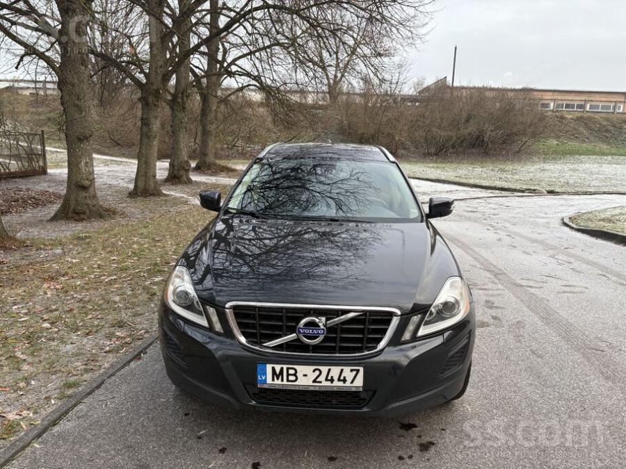 Melns Volvo XC60 2010 Tukums, ar dzinēja tilpumu 2.00 L un nobraukumu 325 tūkst. km par 6000 €, foto 4 vietnē AUTOMOTO.COM.LV