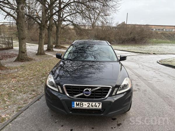 Black Volvo XC60 2010 in Tukums, with an engine capacity of 2.00 L and mileage of 325 thousand km for 6000 €, photo 3 on AUTOMOTO.COM.LV