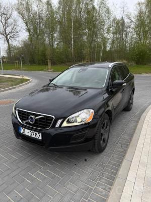 Black Volvo XC60 2010 in Kuldiga, with an engine capacity of 2.40 L and mileage of 347 thousand km for 6500 €, photo 4 on AUTOMOTO.COM.LV