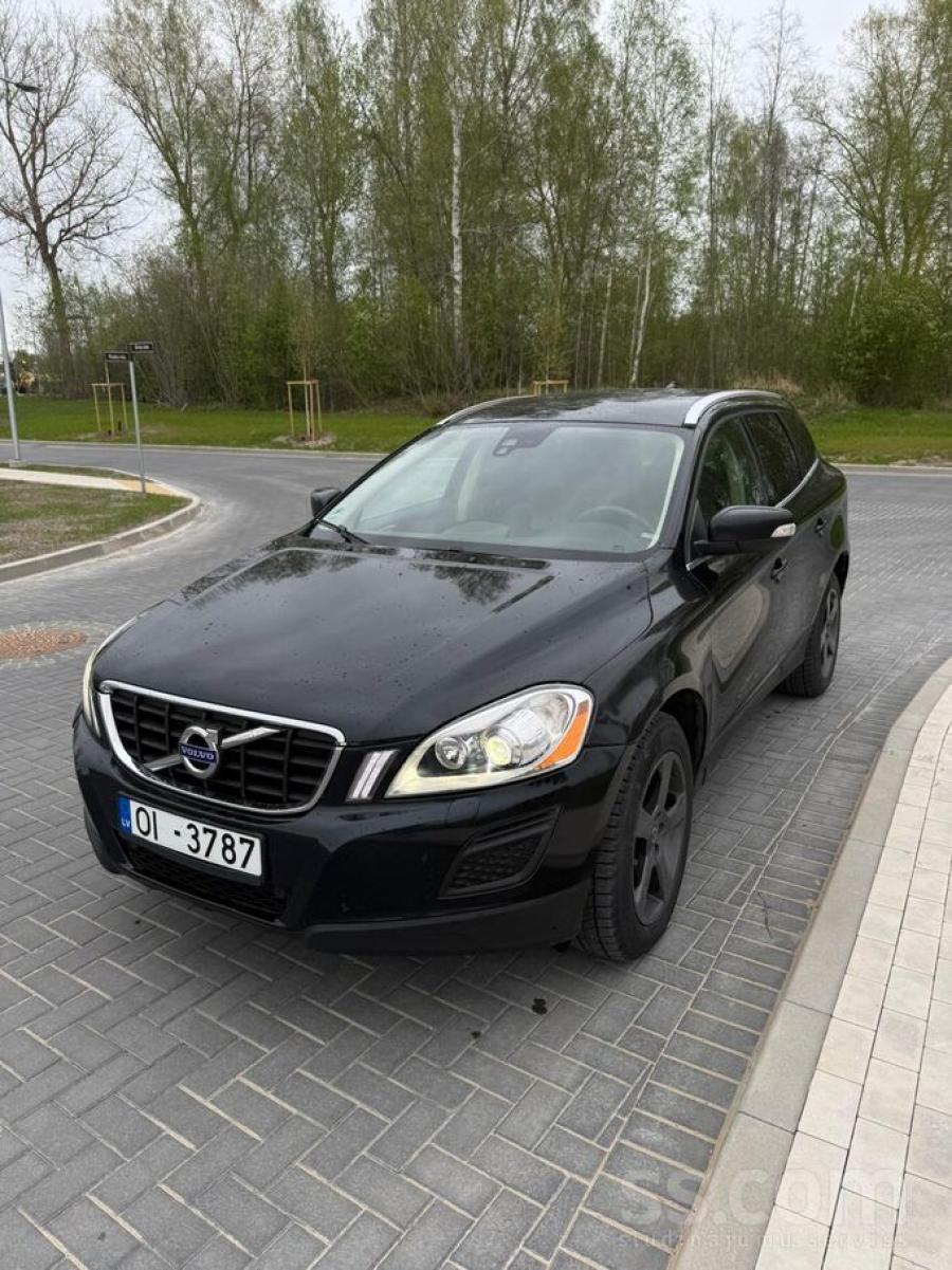 Black Volvo XC60 2010 in Kuldiga, with an engine capacity of 2.40 L and mileage of 347 thousand km for 6500 €, photo 4 on AUTOMOTO.COM.LV