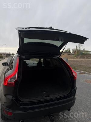 Black Volvo XC60 2010 in Kuldiga, with an engine capacity of 2.40 L and mileage of 347 thousand km for 6500 €, photo 7 on AUTOMOTO.COM.LV