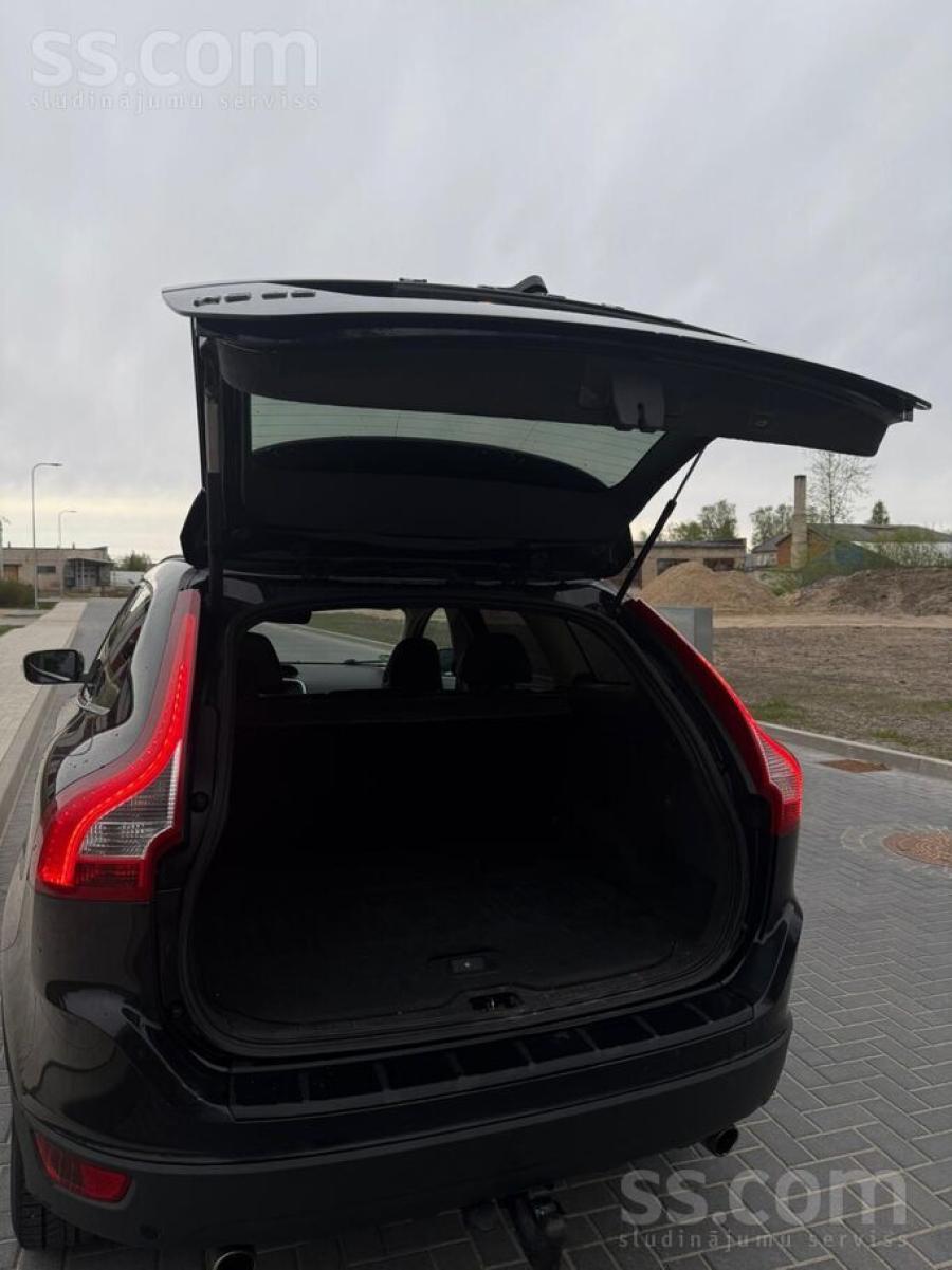 Black Volvo XC60 2010 in Kuldiga, with an engine capacity of 2.40 L and mileage of 347 thousand km for 6500 €, photo 7 on AUTOMOTO.COM.LV