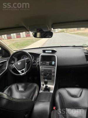 Black Volvo XC60 2010 in Kuldiga, with an engine capacity of 2.40 L and mileage of 347 thousand km for 6500 €, photo 10 on AUTOMOTO.COM.LV