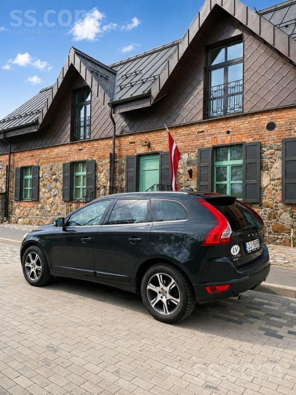 Melns Volvo XC60 2010 Rēzekne, ar dzinēja tilpumu 2.40 L un nobraukumu 288 tūkst. km par 7500 €, foto 3 vietnē AUTOMOTO.COM.LV