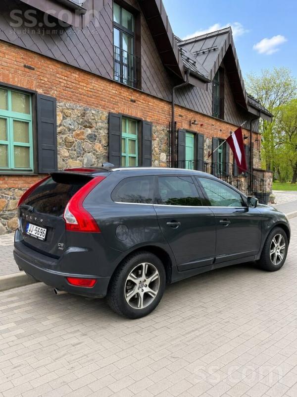 Melns Volvo XC60 2010 Rēzekne, ar dzinēja tilpumu 2.40 L un nobraukumu 288 tūkst. km par 7500 €, foto 4 vietnē AUTOMOTO.COM.LV