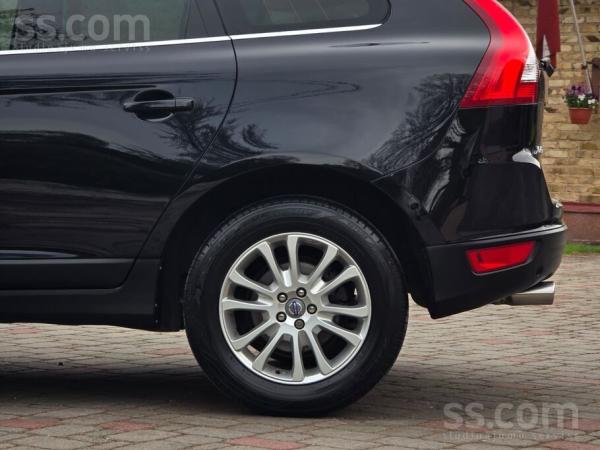 Black Volvo XC60 2010 in Riga, with an engine capacity of 2.40 L and mileage of 329 thousand km for 8350 €, photo 10 on AUTOMOTO.COM.LV