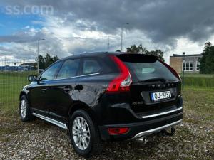 Melns Volvo XC60 2010 Saldus, ar dzinēja tilpumu 2.40 L un nobraukumu 329 tūkst. km par 6900 €, foto 5 vietnē AUTOMOTO.COM.LV