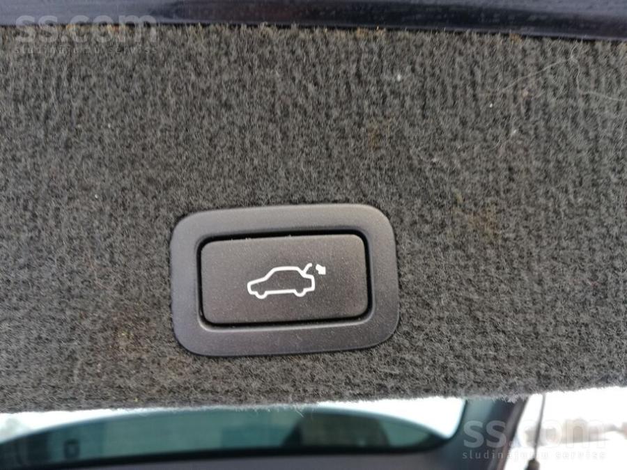 Melns Volvo XC60 2010 Saldus, ar dzinēja tilpumu 2.40 L un nobraukumu 329 tūkst. km par 6900 €, foto 8 vietnē AUTOMOTO.COM.LV