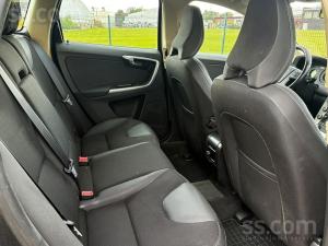 Melns Volvo XC60 2010 Saldus, ar dzinēja tilpumu 2.40 L un nobraukumu 329 tūkst. km par 6900 €, foto 9 vietnē AUTOMOTO.COM.LV