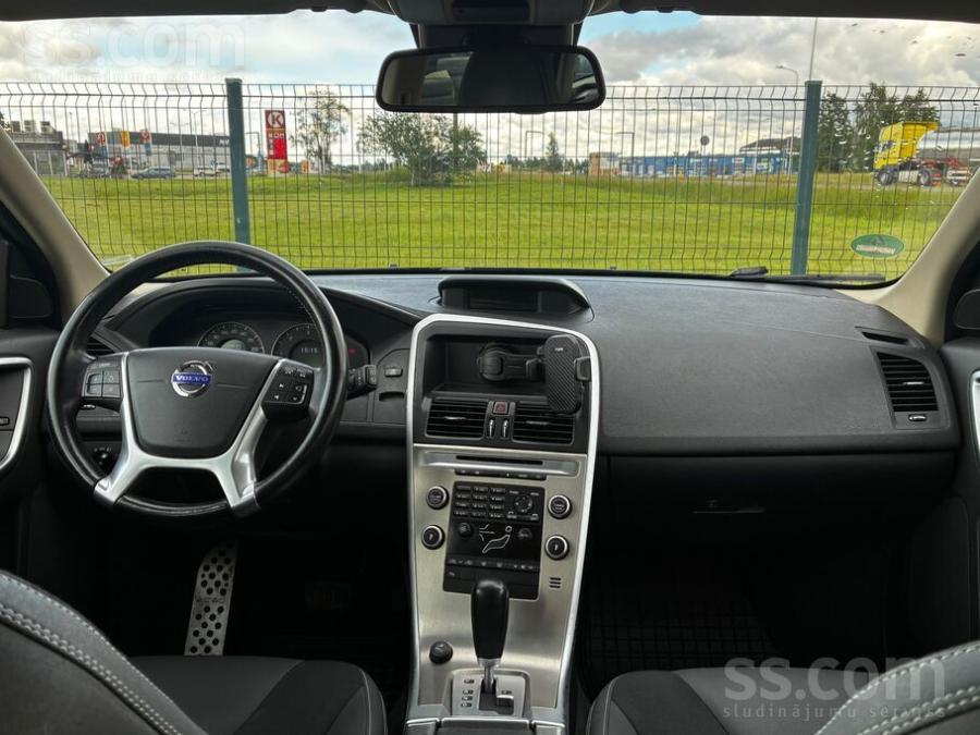 Melns Volvo XC60 2010 Saldus, ar dzinēja tilpumu 2.40 L un nobraukumu 329 tūkst. km par 6900 €, foto 10 vietnē AUTOMOTO.COM.LV