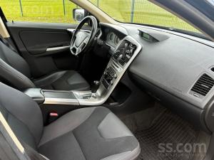 Melns Volvo XC60 2010 Saldus, ar dzinēja tilpumu 2.40 L un nobraukumu 329 tūkst. km par 6900 €, foto 11 vietnē AUTOMOTO.COM.LV