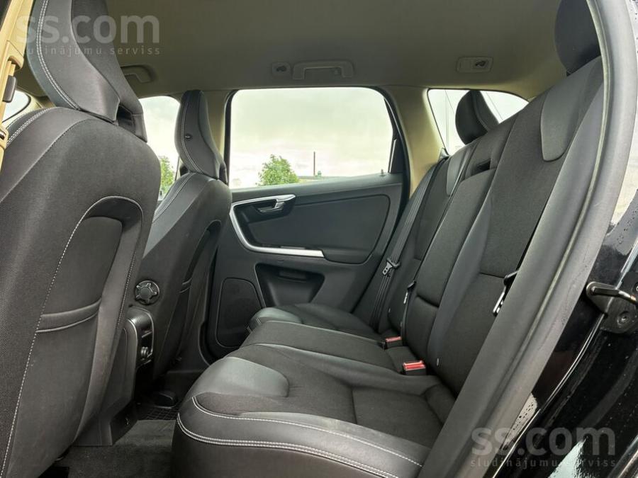 Melns Volvo XC60 2010 Saldus, ar dzinēja tilpumu 2.40 L un nobraukumu 329 tūkst. km par 6900 €, foto 12 vietnē AUTOMOTO.COM.LV