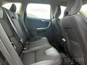 Melns Volvo XC60 2010 Saldus, ar dzinēja tilpumu 2.40 L un nobraukumu 329 tūkst. km par 6900 €, foto 16 vietnē AUTOMOTO.COM.LV