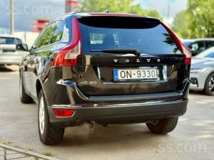 Melns Volvo XC60 2010 Rīga, ar dzinēja tilpumu 2.00 L un nobraukumu 0 tūkst. km par 7200 €, foto 5 vietnē AUTOMOTO.COM.LV