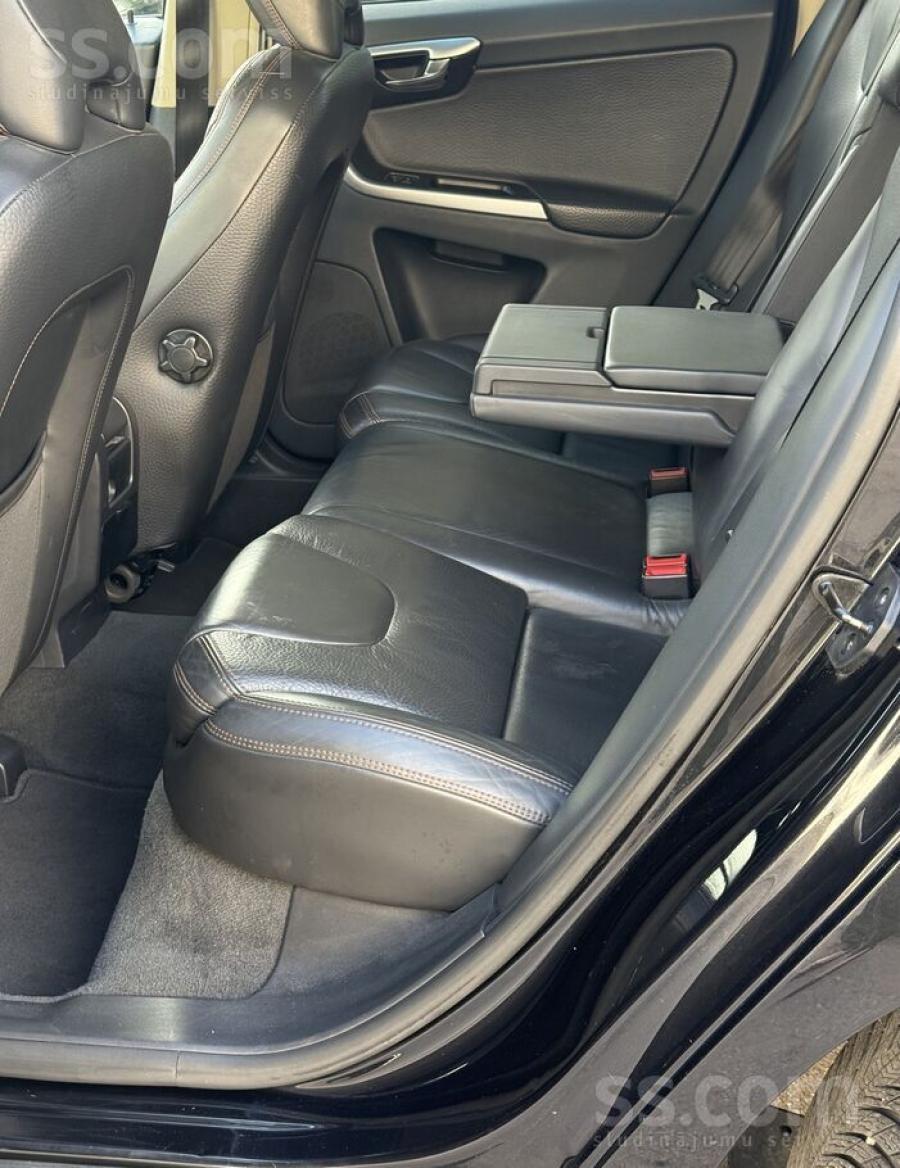 Melns Volvo XC60 2010 Rīga, ar dzinēja tilpumu 2.00 L un nobraukumu 0 tūkst. km par 7200 €, foto 8 vietnē AUTOMOTO.COM.LV