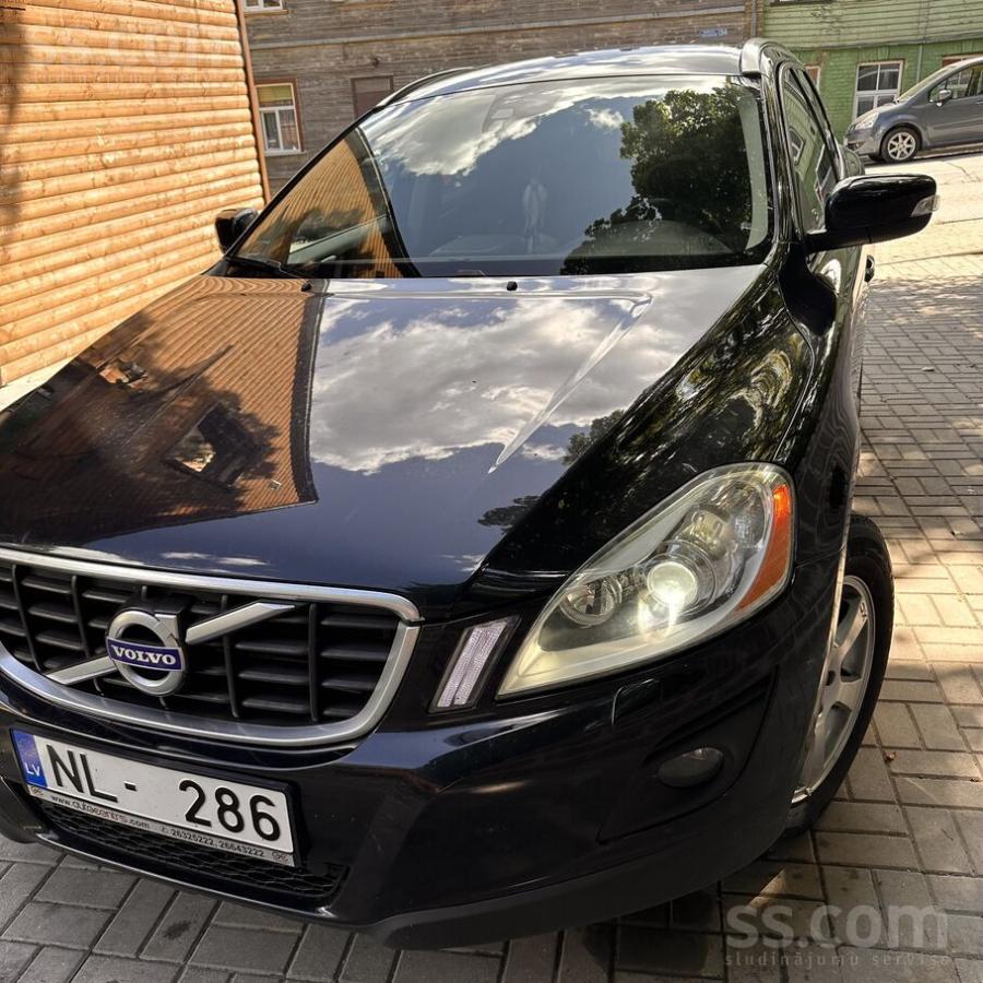 Melns Volvo XC60 2010 Tukums, ar dzinēja tilpumu 2.40 L un nobraukumu 340 tūkst. km par 8500 €, foto 1 vietnē AUTOMOTO.COM.LV