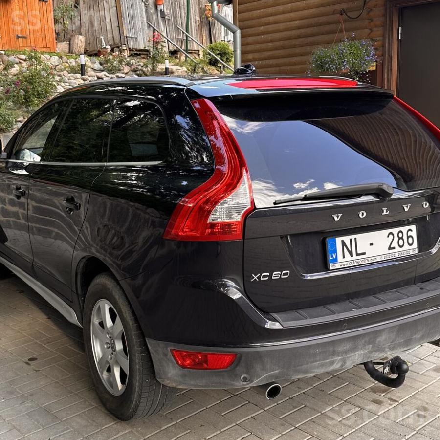 Melns Volvo XC60 2010 Tukums, ar dzinēja tilpumu 2.40 L un nobraukumu 340 tūkst. km par 8500 €, foto 4 vietnē AUTOMOTO.COM.LV