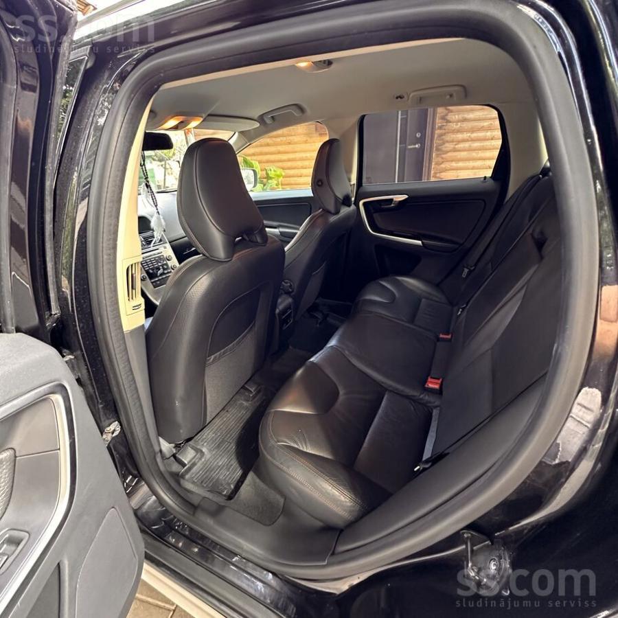 Melns Volvo XC60 2010 Tukums, ar dzinēja tilpumu 2.40 L un nobraukumu 340 tūkst. km par 8500 €, foto 9 vietnē AUTOMOTO.COM.LV