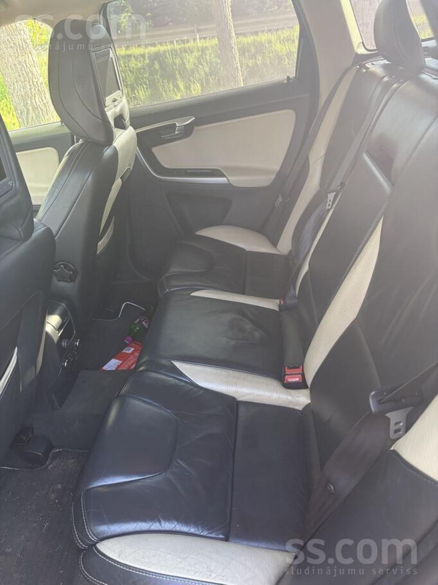 Melns Volvo XC60 2010 Kuldīga, ar dzinēja tilpumu 2.40 L un nobraukumu 372 tūkst. km par 8700 €, foto 7 vietnē AUTOMOTO.COM.LV