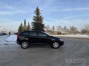 Melns Volvo XC60 2010 Cēsis, ar dzinēja tilpumu 2.40 L un nobraukumu 0 tūkst. km par 8950 €, foto 5 vietnē AUTOMOTO.COM.LV