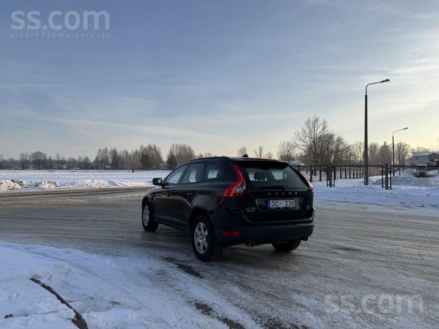 Melns Volvo XC60 2010 Cēsis, ar dzinēja tilpumu 2.40 L un nobraukumu 0 tūkst. km par 8950 €, foto 8 vietnē AUTOMOTO.COM.LV