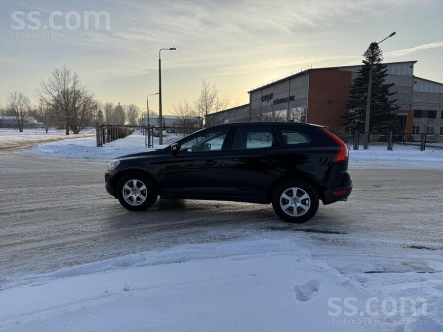 Melns Volvo XC60 2010 Cēsis, ar dzinēja tilpumu 2.40 L un nobraukumu 0 tūkst. km par 8950 €, foto 9 vietnē AUTOMOTO.COM.LV