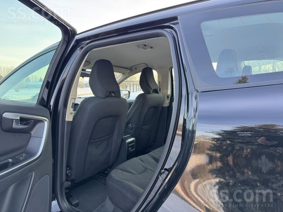 Melns Volvo XC60 2010 Cēsis, ar dzinēja tilpumu 2.40 L un nobraukumu 0 tūkst. km par 8950 €, foto 13 vietnē AUTOMOTO.COM.LV