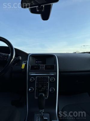 Melns Volvo XC60 2010 Cēsis, ar dzinēja tilpumu 2.40 L un nobraukumu 0 tūkst. km par 8950 €, foto 17 vietnē AUTOMOTO.COM.LV