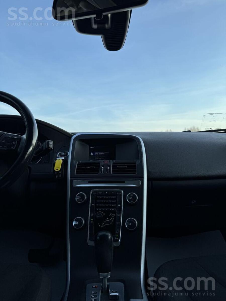 Melns Volvo XC60 2010 Cēsis, ar dzinēja tilpumu 2.40 L un nobraukumu 0 tūkst. km par 8950 €, foto 17 vietnē AUTOMOTO.COM.LV