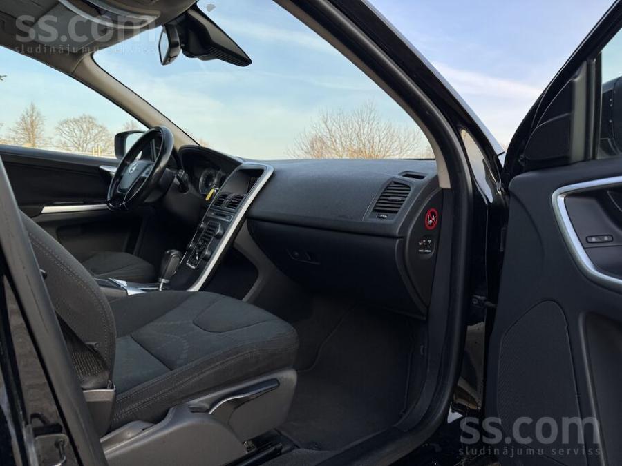 Melns Volvo XC60 2010 Cēsis, ar dzinēja tilpumu 2.40 L un nobraukumu 0 tūkst. km par 8950 €, foto 21 vietnē AUTOMOTO.COM.LV