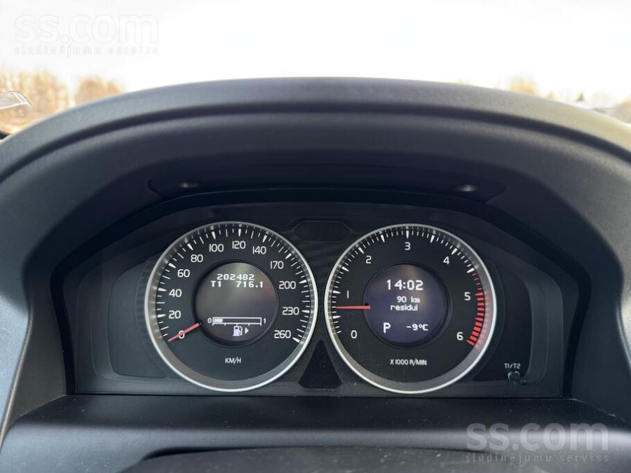 Melns Volvo XC60 2010 Cēsis, ar dzinēja tilpumu 2.40 L un nobraukumu 0 tūkst. km par 8950 €, foto 24 vietnē AUTOMOTO.COM.LV